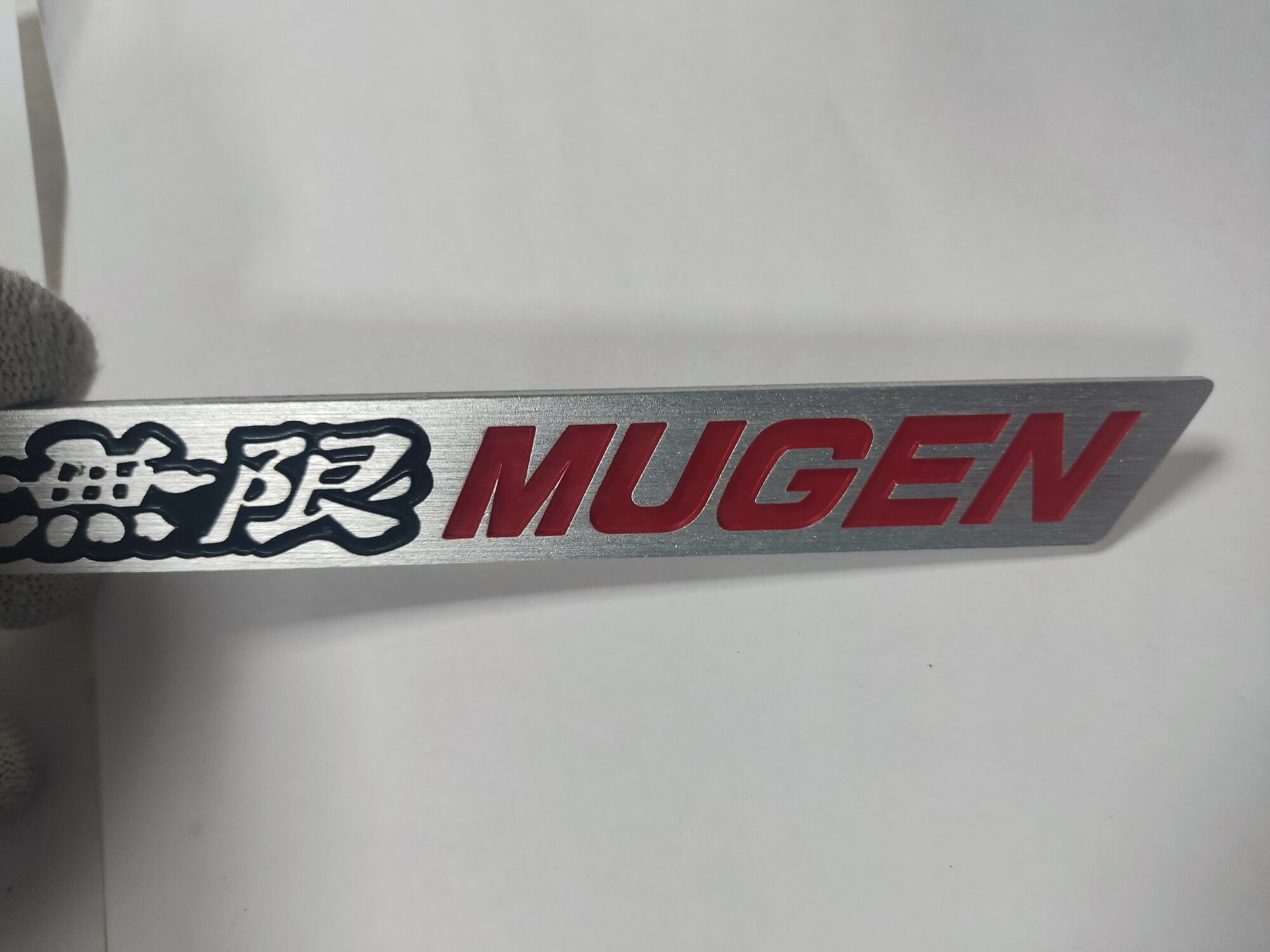 Шильдик MUGEN для Honda, серебристый, алюминиевый, самоклеящийся черно-красная надпись 15 см