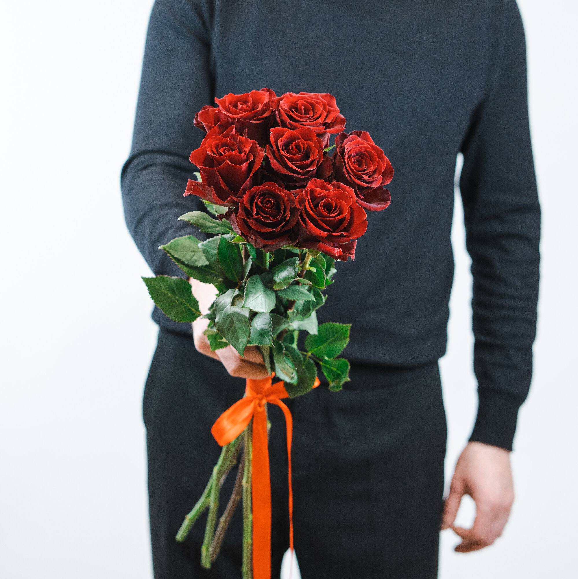 Свежие цветы с доставкой . Букет из эквадоских роз красное 7 шт