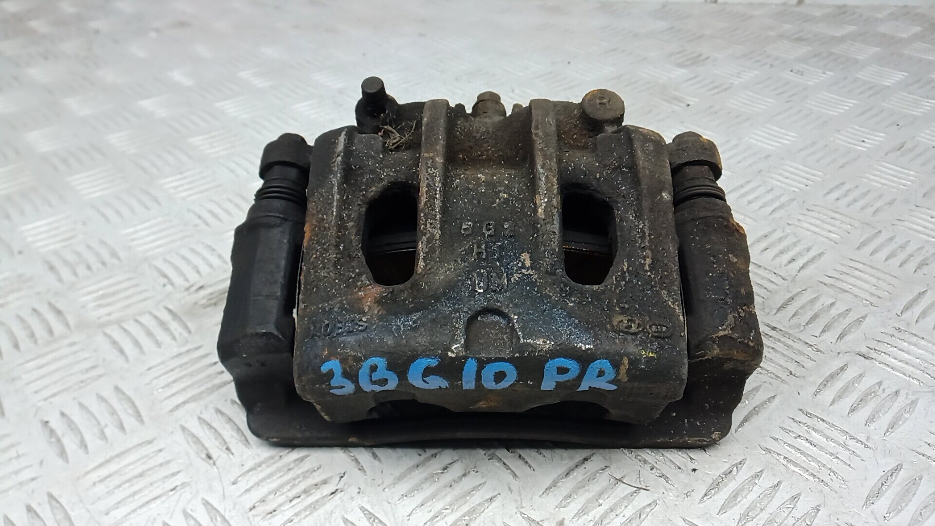 Суппорт тормозной передний правый KIA SORENTO 3, Номер 58130C5700, 58190C5A70