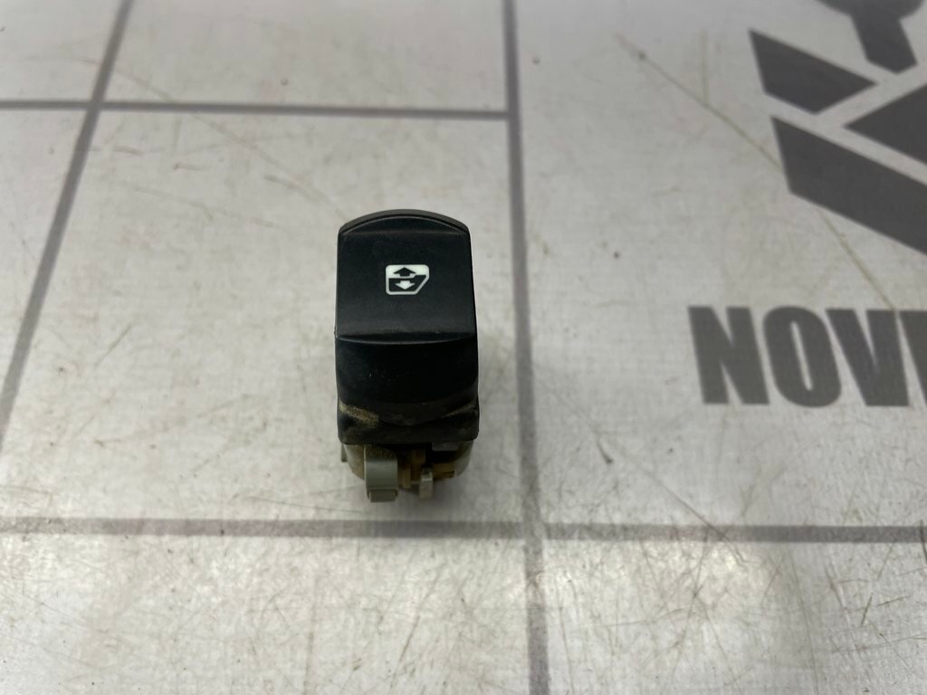 Кнопка стеклоподъемника Renault Megane 2 02-09