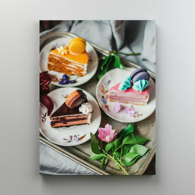 Интерьерная картина на холсте "Аппетитные кусочки тортиков - для кухни, кафе и ресторанов" размер 22x30 см