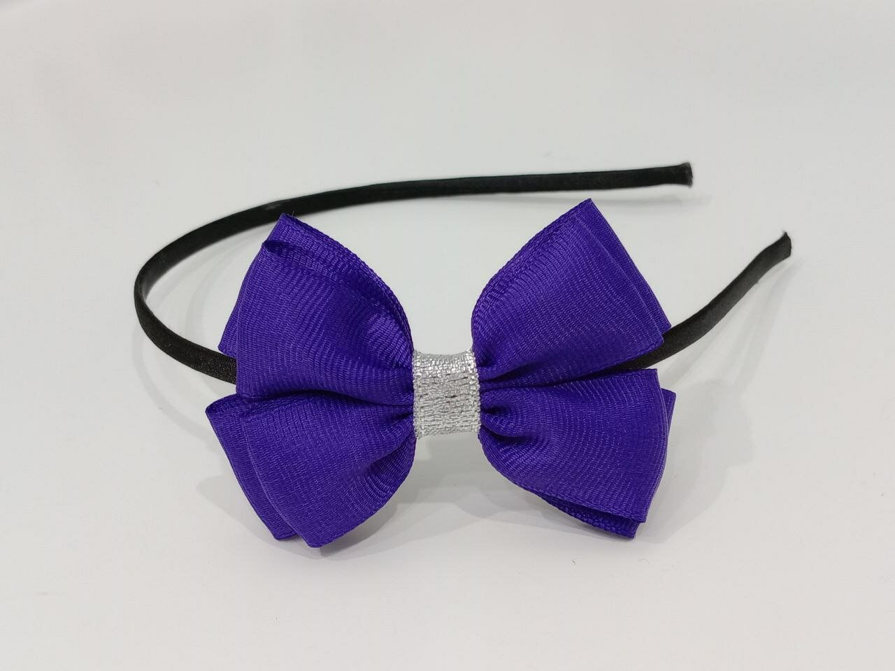 Ободок с темно-фиолетовым бантиком ручной работы от бренда Bantichelli