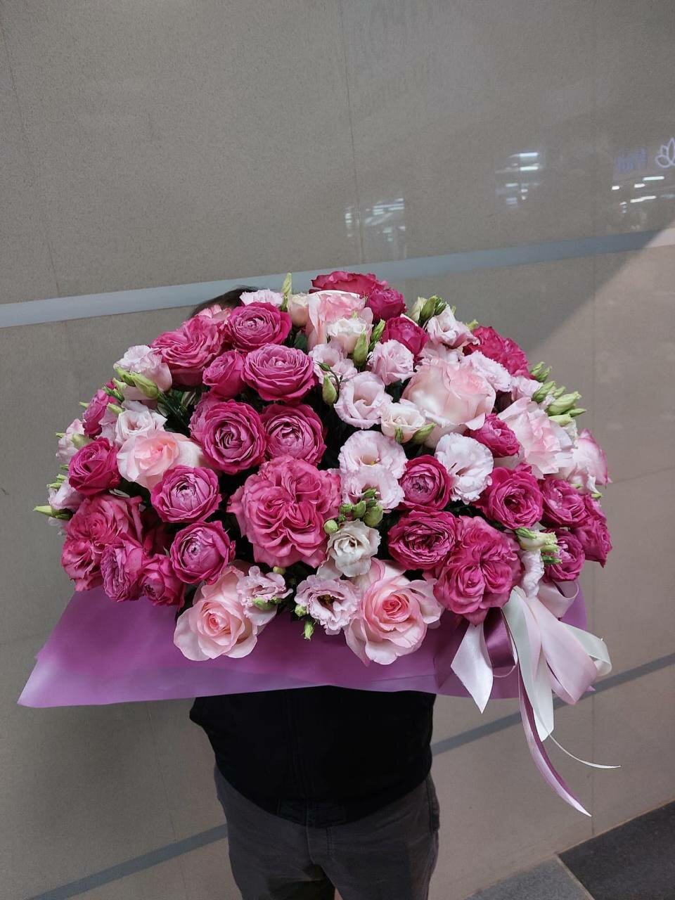 Композиция Wowflo "Букет в корзине", роза, 43 цветка, высота 50см