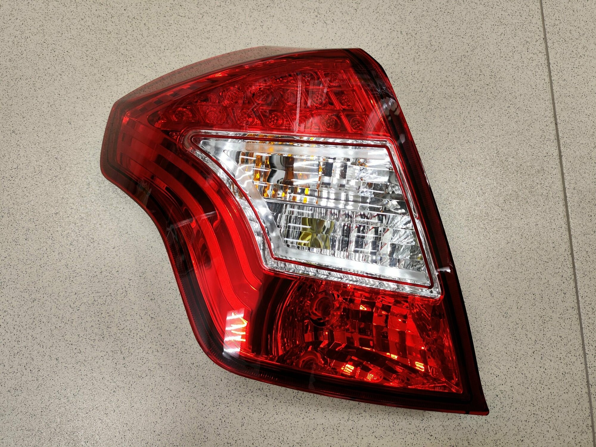 Фонарь задний левый Lifan Celliya [1.5 16V 5MT седан] A4133300