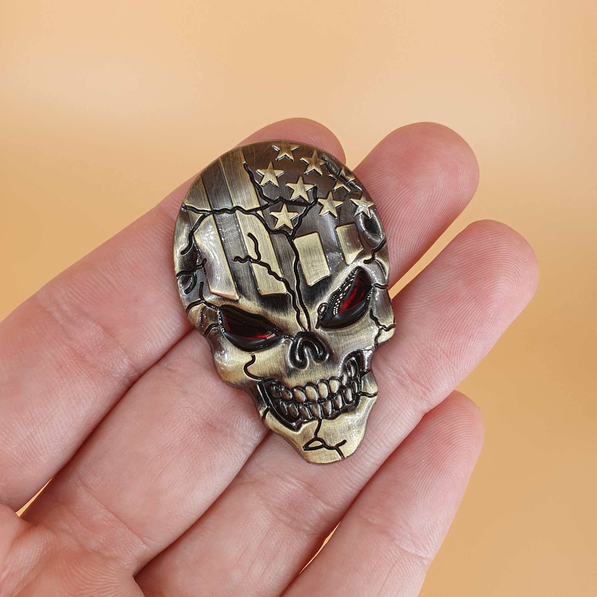 Эмблема Череп 3D металлическая самоклеящаяся, бронзовый цвет, 4.9 х 3.2 см