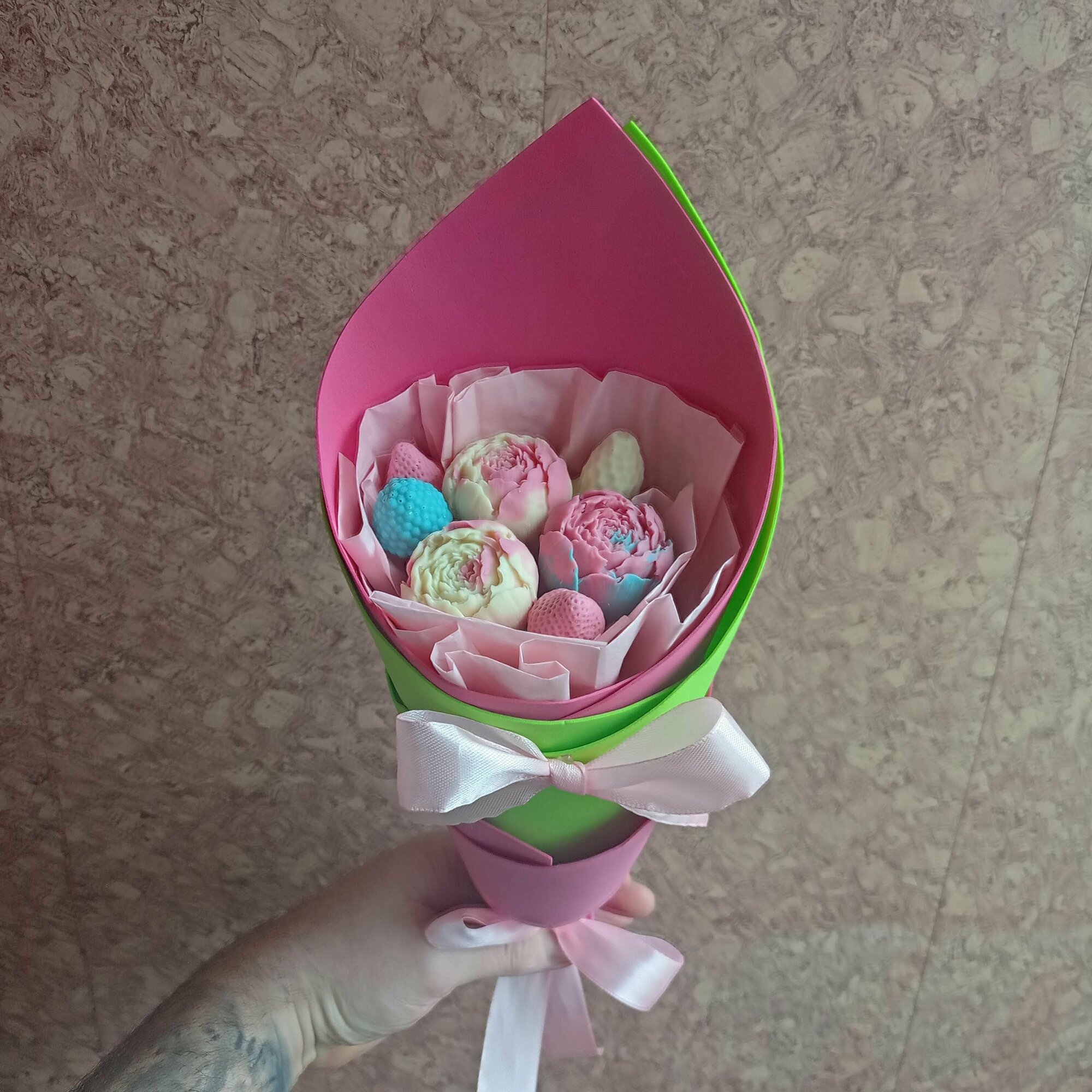 ТД НебыковА Сладкий букет из конфет шоколадные пионы и ягоды