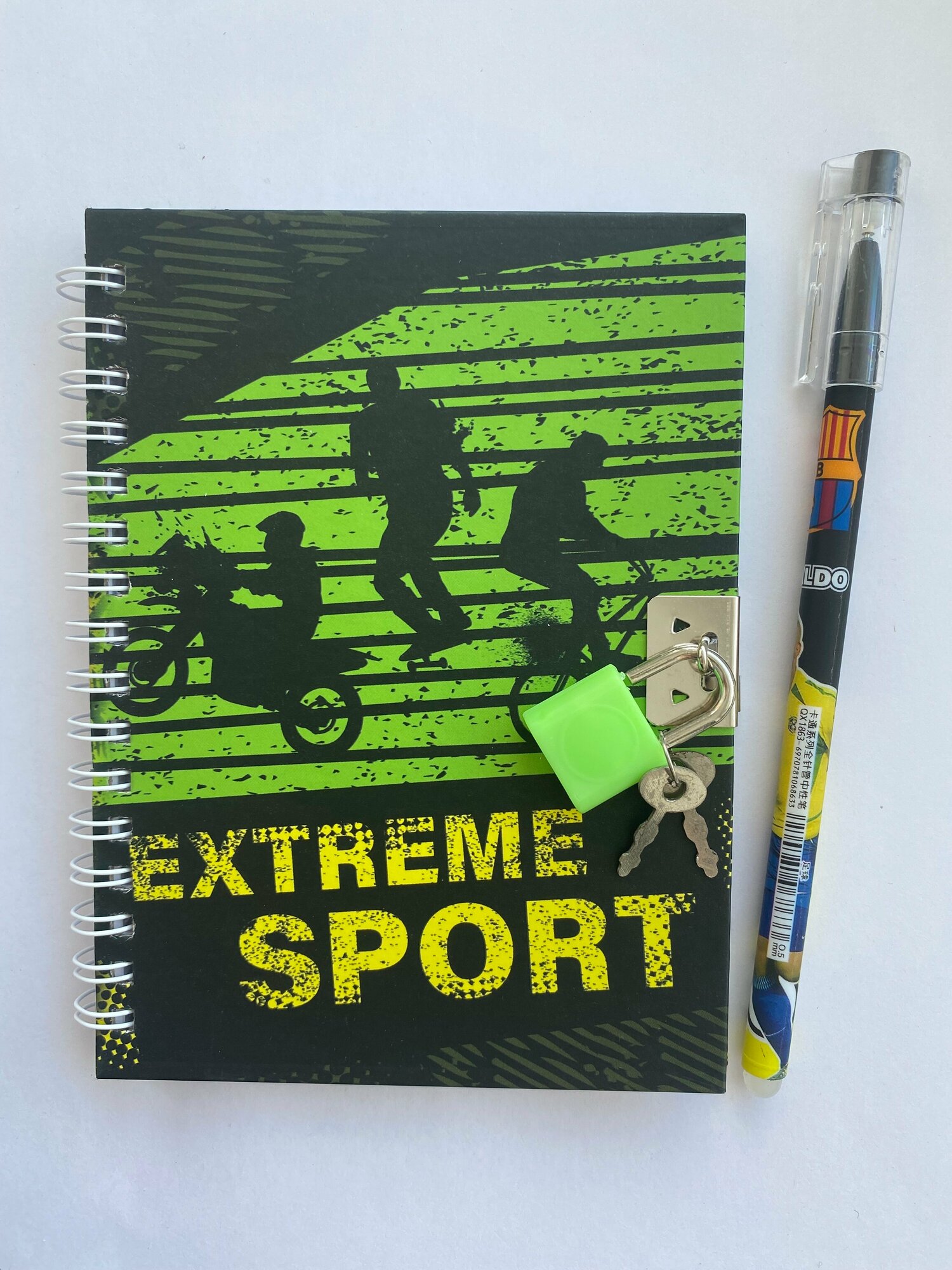 Блокнот в клетку с замком , маленький + подарок ручка