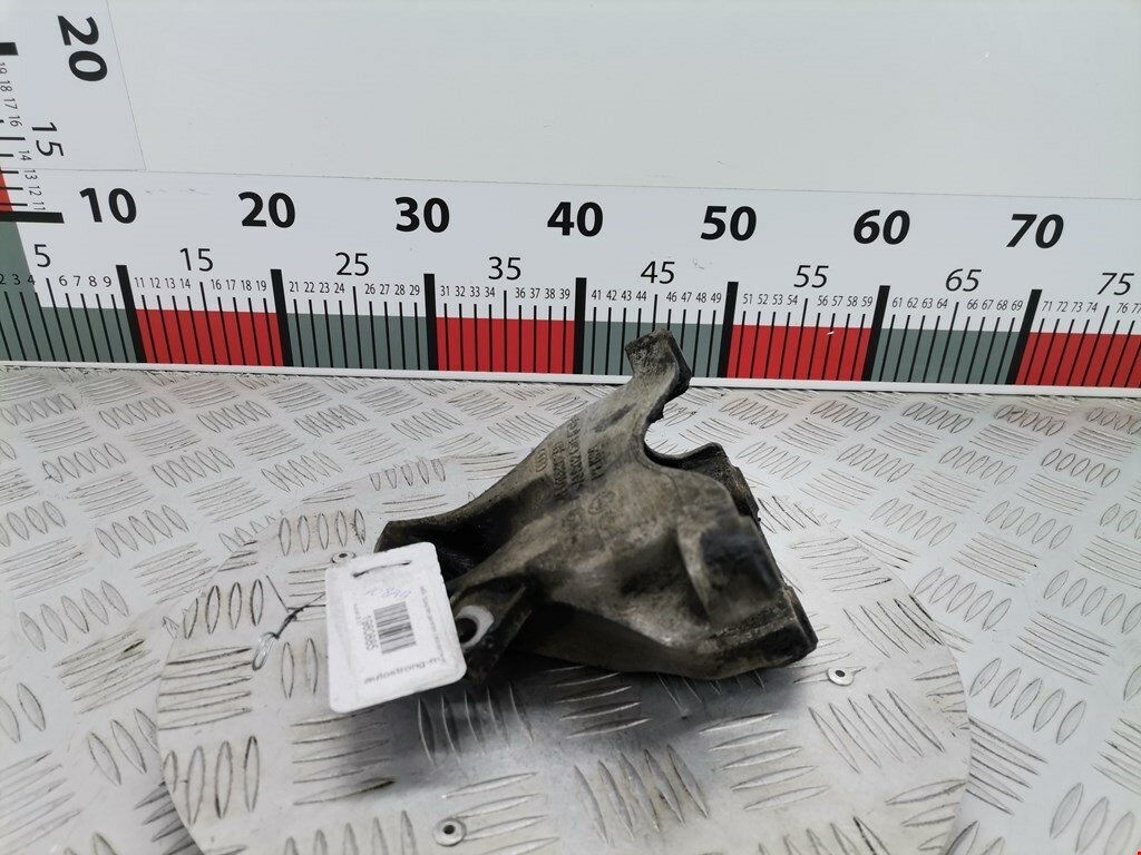 Кронштейн (крепление лапа) двигателя Audi A6 C6 4F0199308AB арт. 1980885