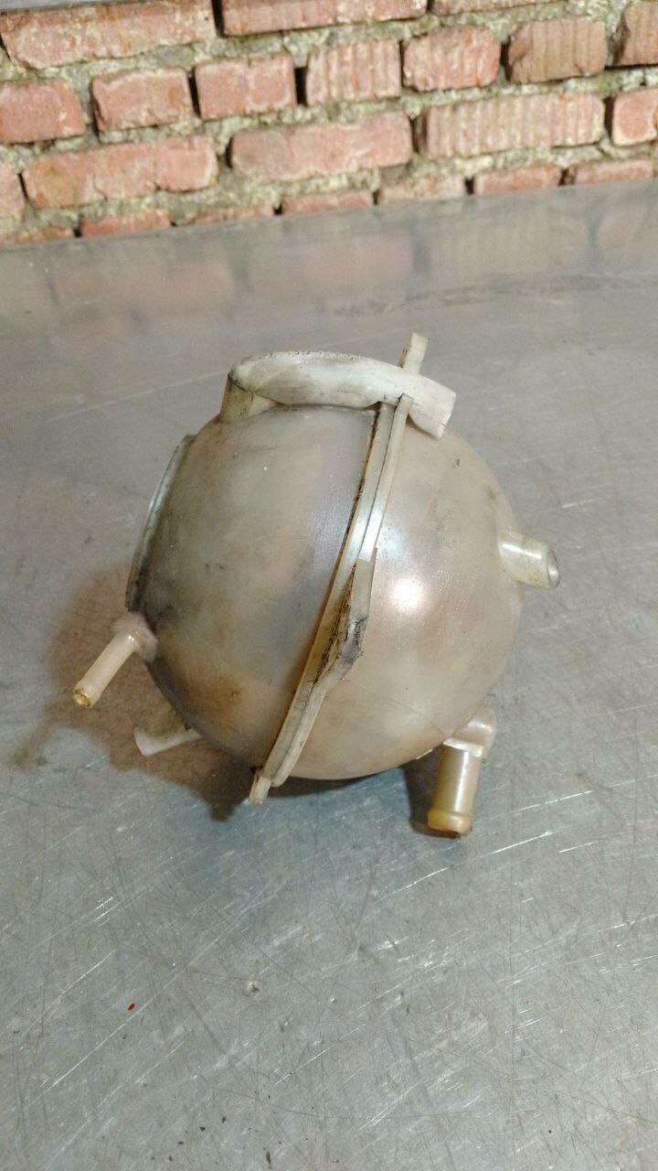 Бачок расширительный Volkswagen Golf 4 (1997 - 2006) 1J0121403