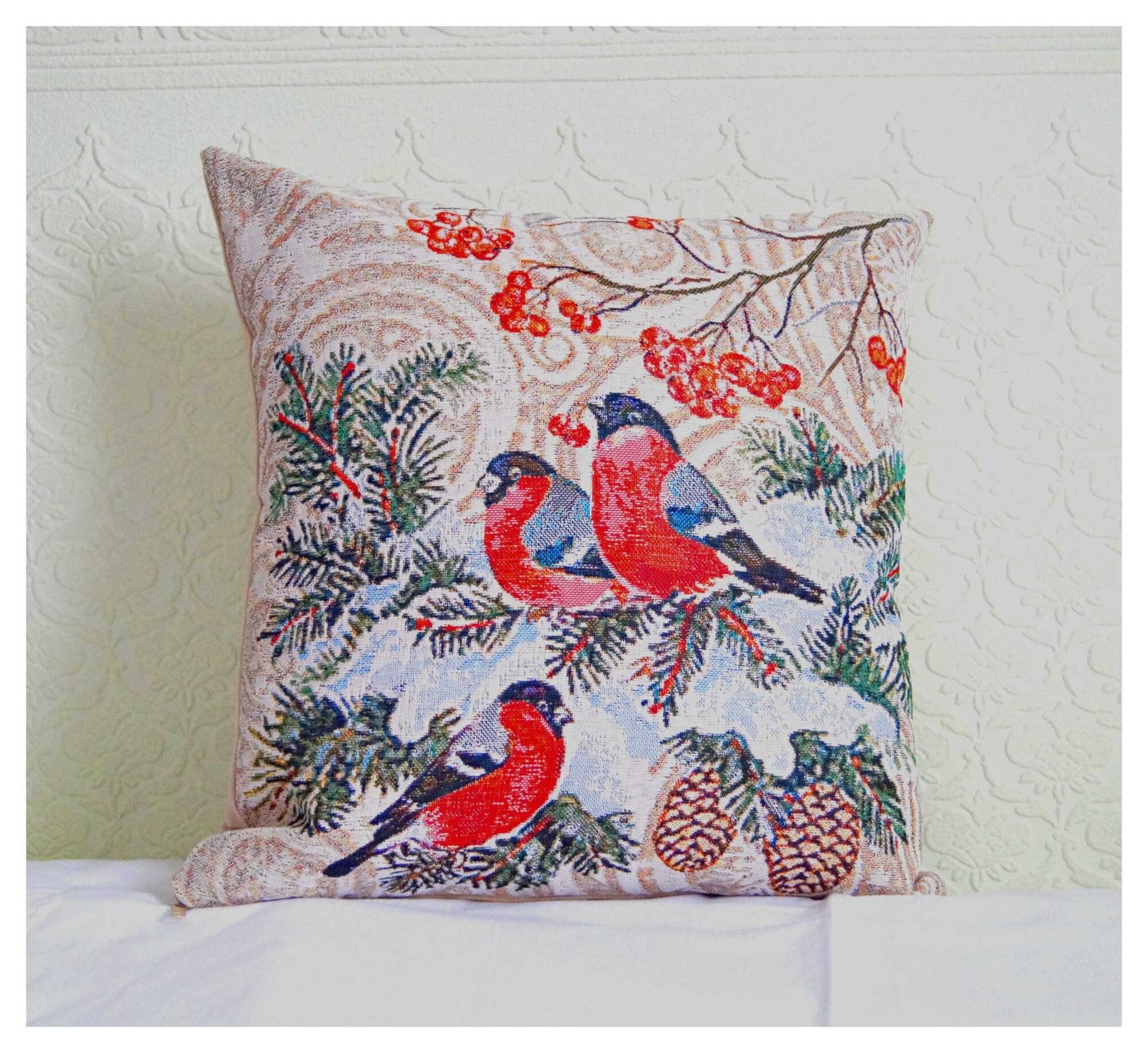 Чехол декоративный “Снегири-1“(38х38)