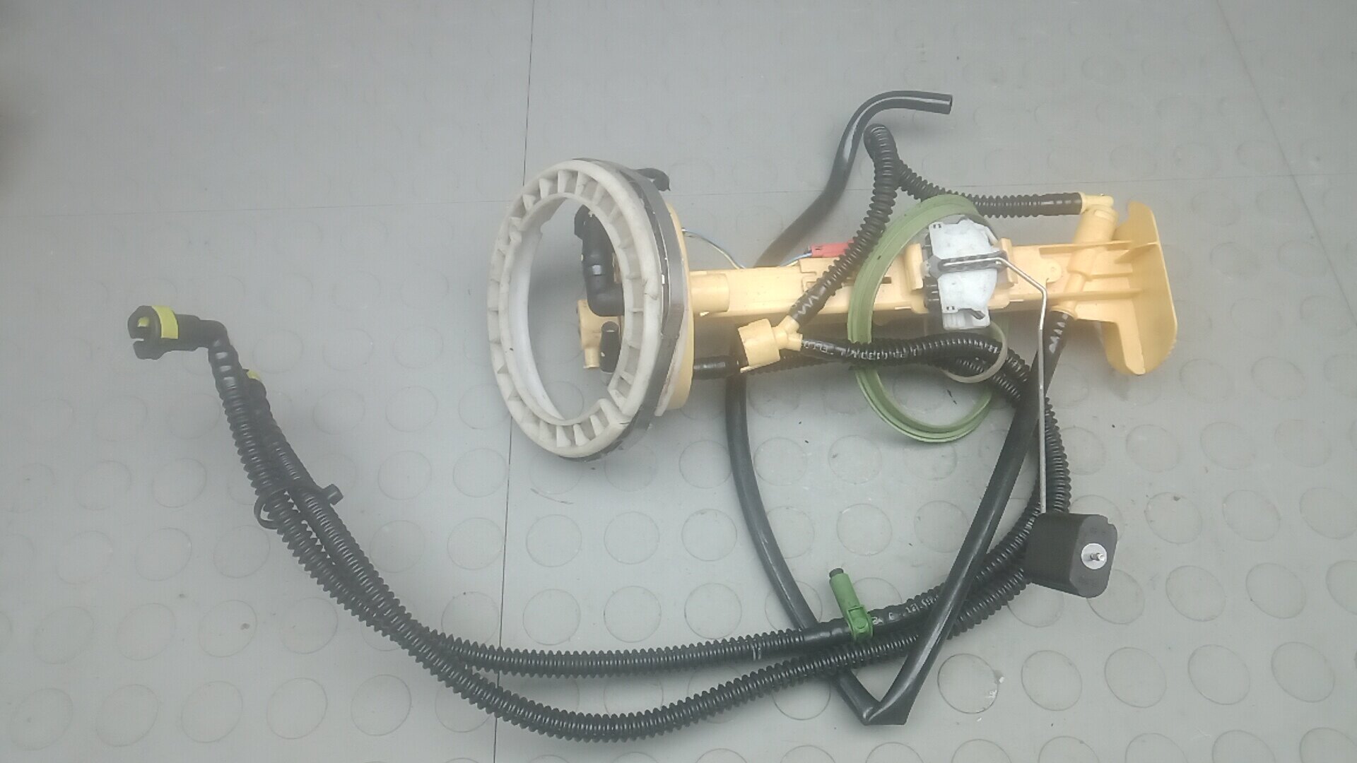 Датчик уровня топлива BMW X5 E70