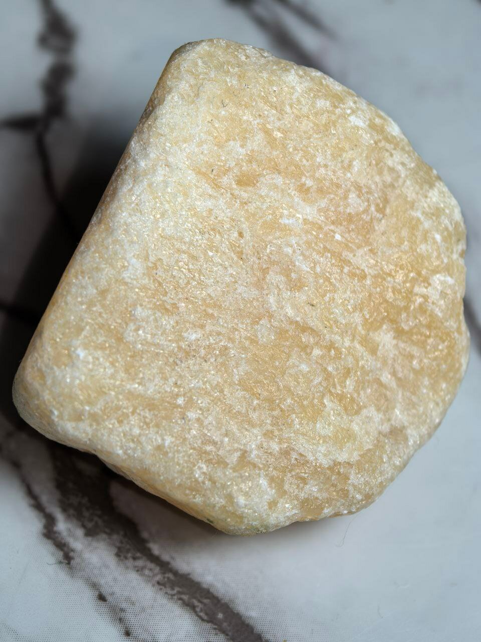 Амулет "Солнечный камень", желто-белый, для исполнения желаний