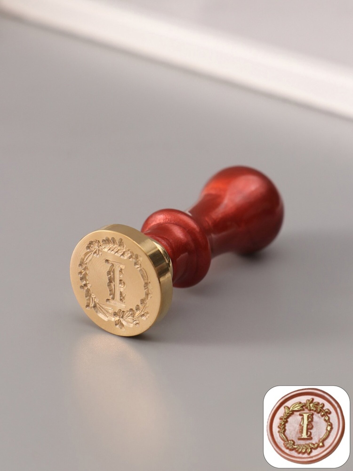 Печать для сургуча с пластиковой ручкой «Венок с буквой I», 2.5×2.5×6.3 см