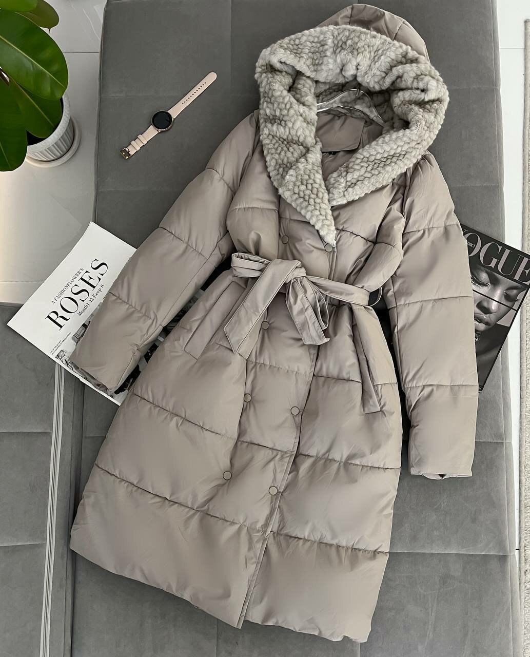 Пальто зимнее с меховым капюшоном