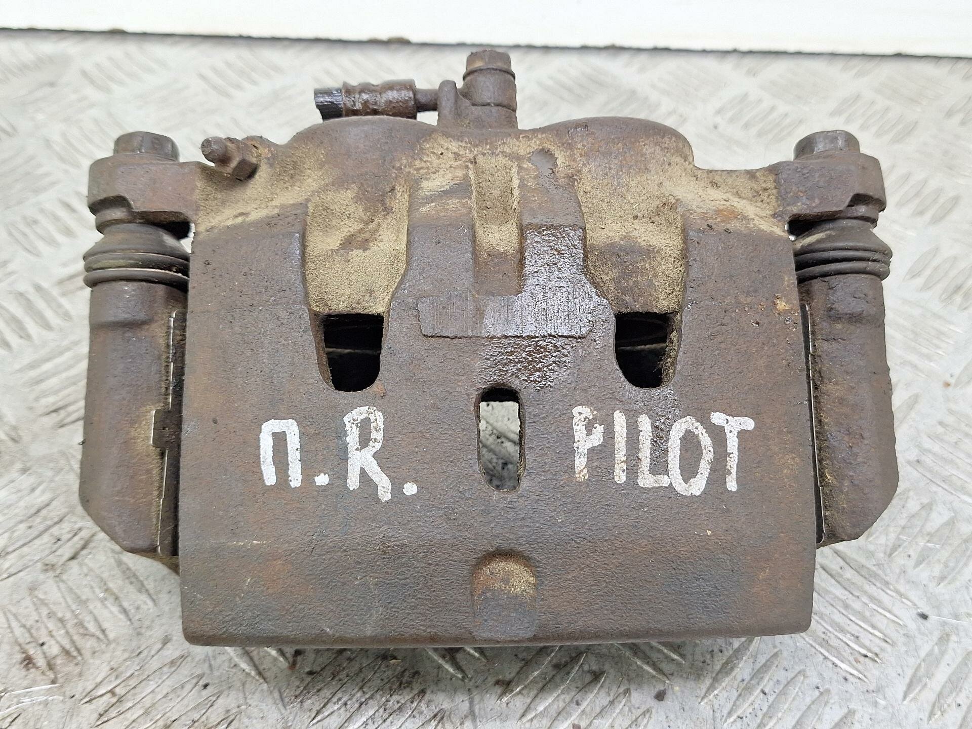 Суппорт тормозной передний правый Honda Pilot 2 рест. 2012