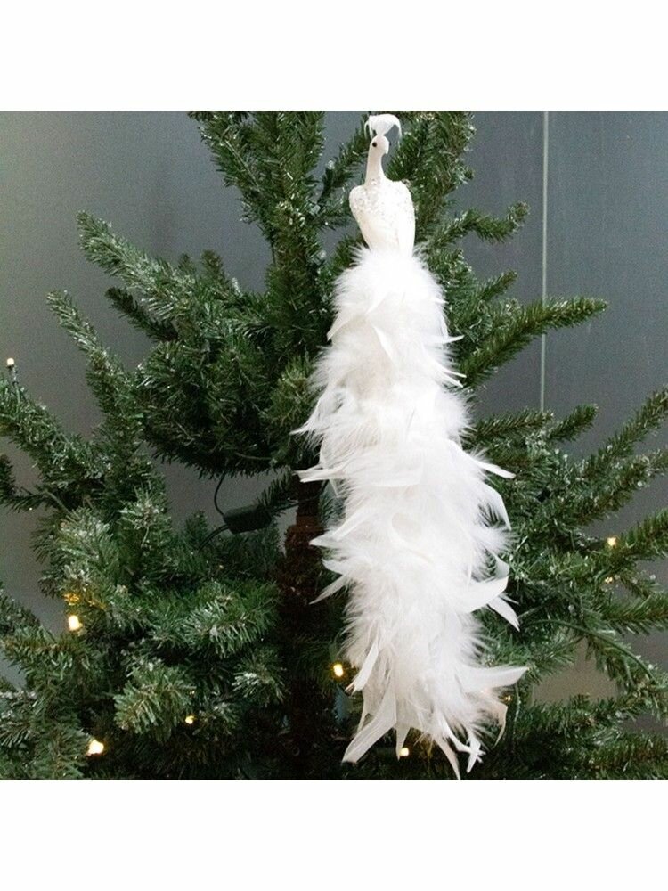 Симулированный белый павлин