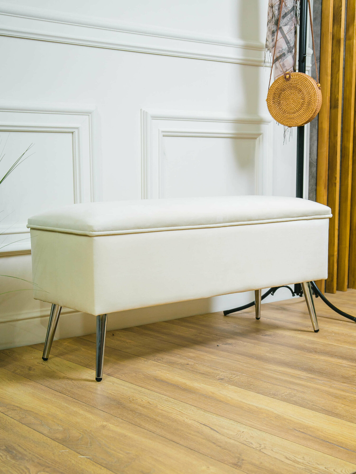 Мягкая банкетка пуфик на ножках в прихожую, в спальню прикроватная тумба с отделением для хранения постельного белья