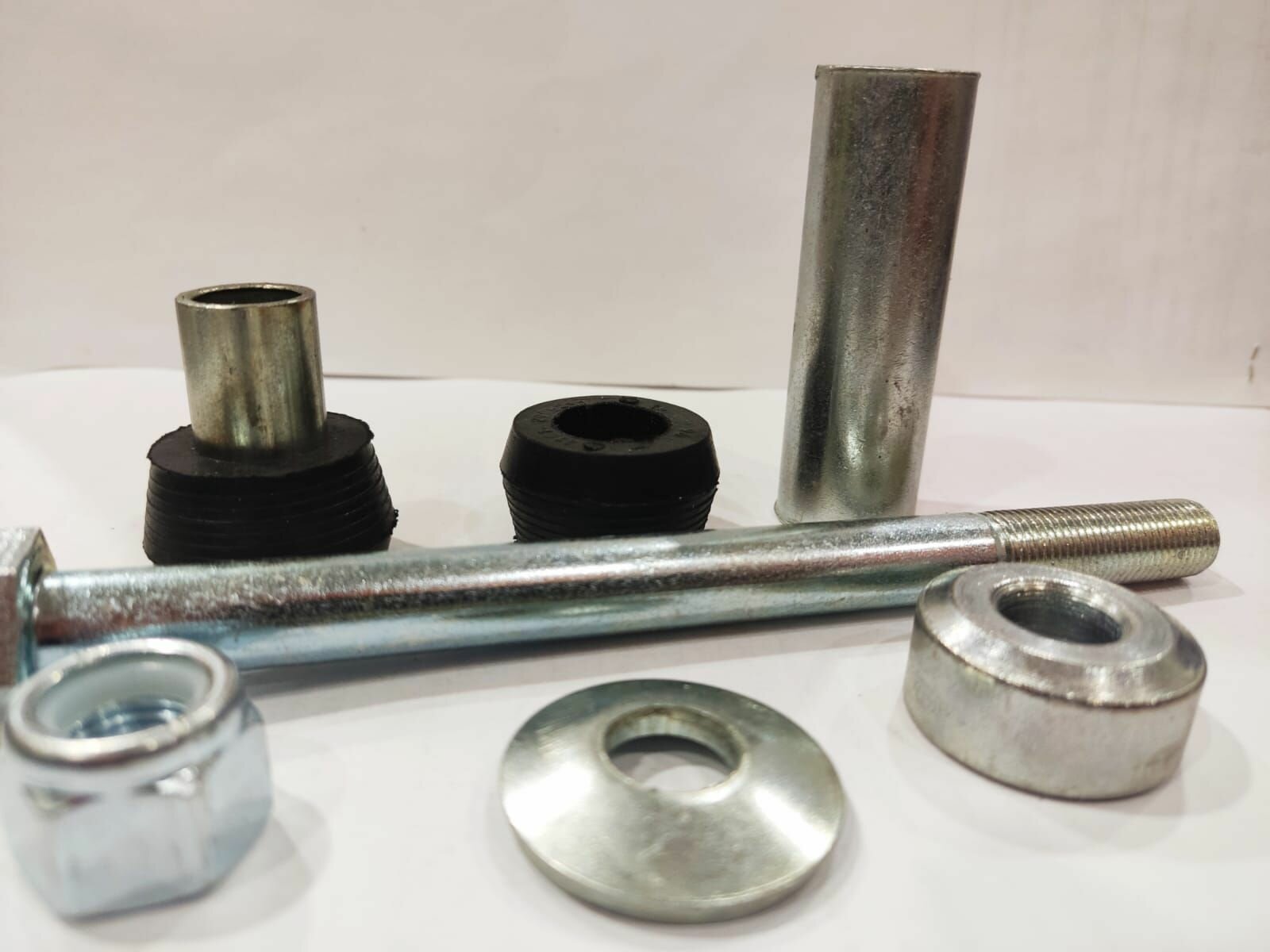 Болт крепления заднего амортизатора в сборе Нива 2121, 21213