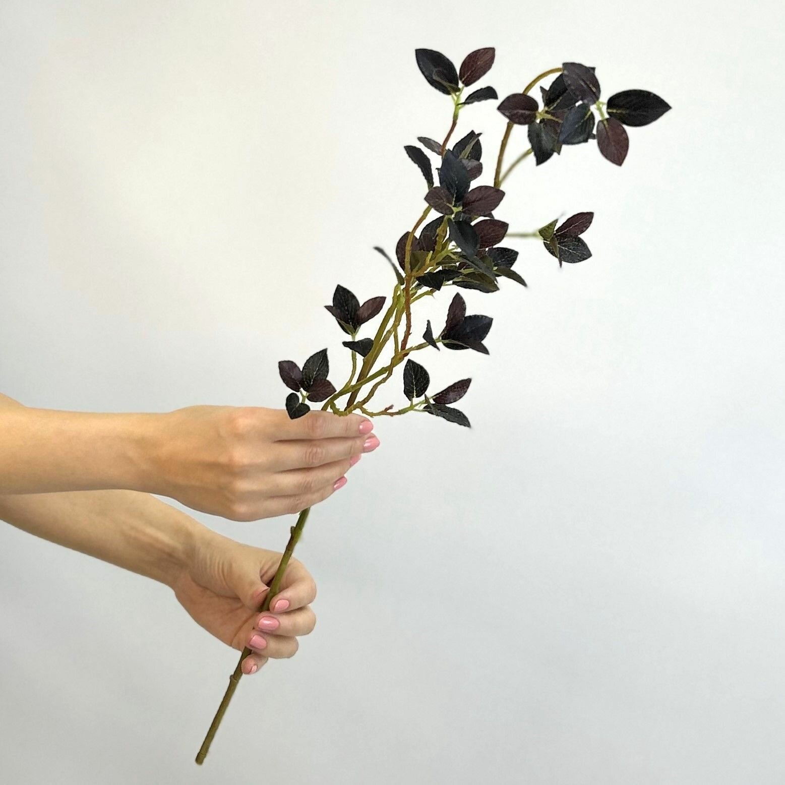 Ветка зелени искуственная фиолетовая 60см