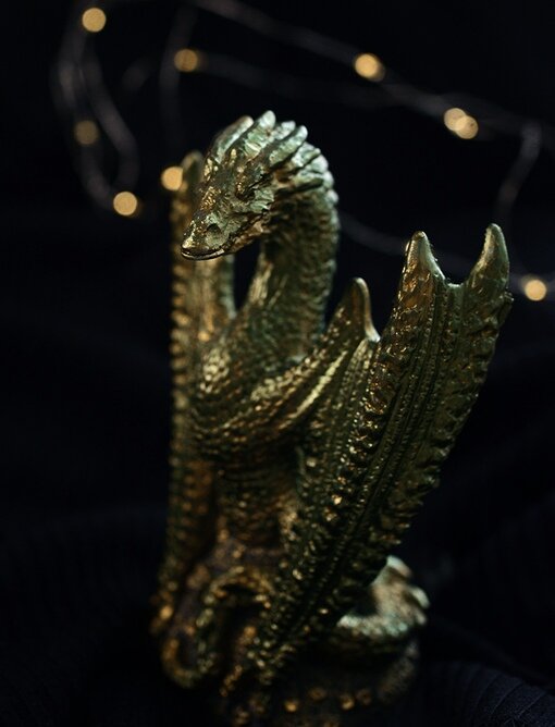 Статуэтка "Дракон", тематика животные, цвет золотистый и черный, 13x10 см