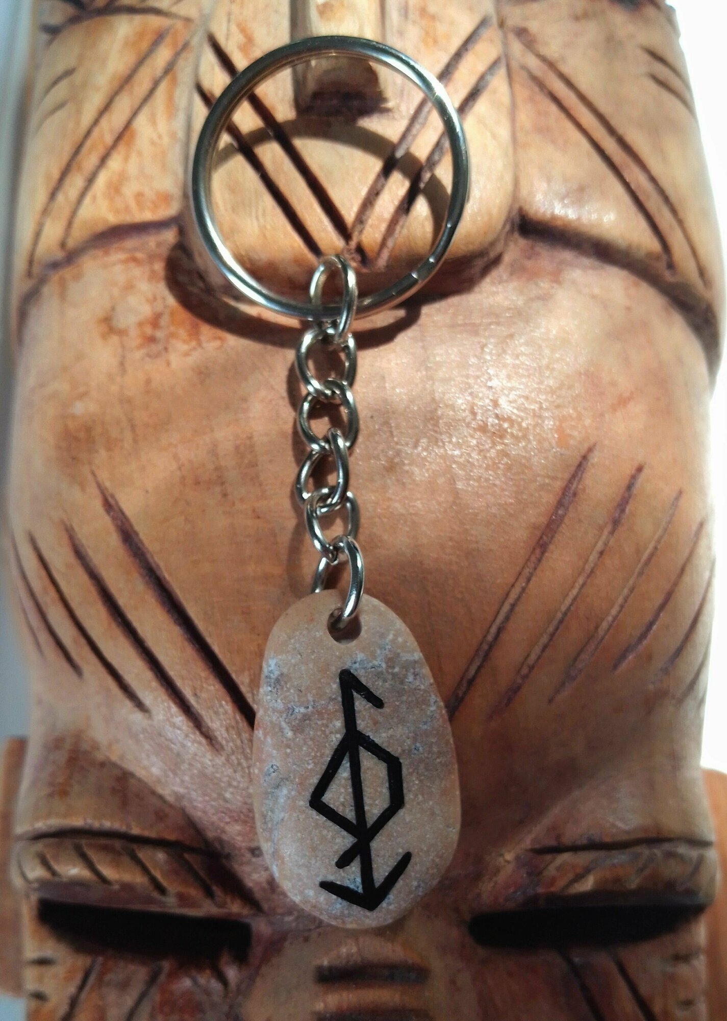 Рунический оберег "Молодость, красота и долголетие". Гравировка по камню вручную.