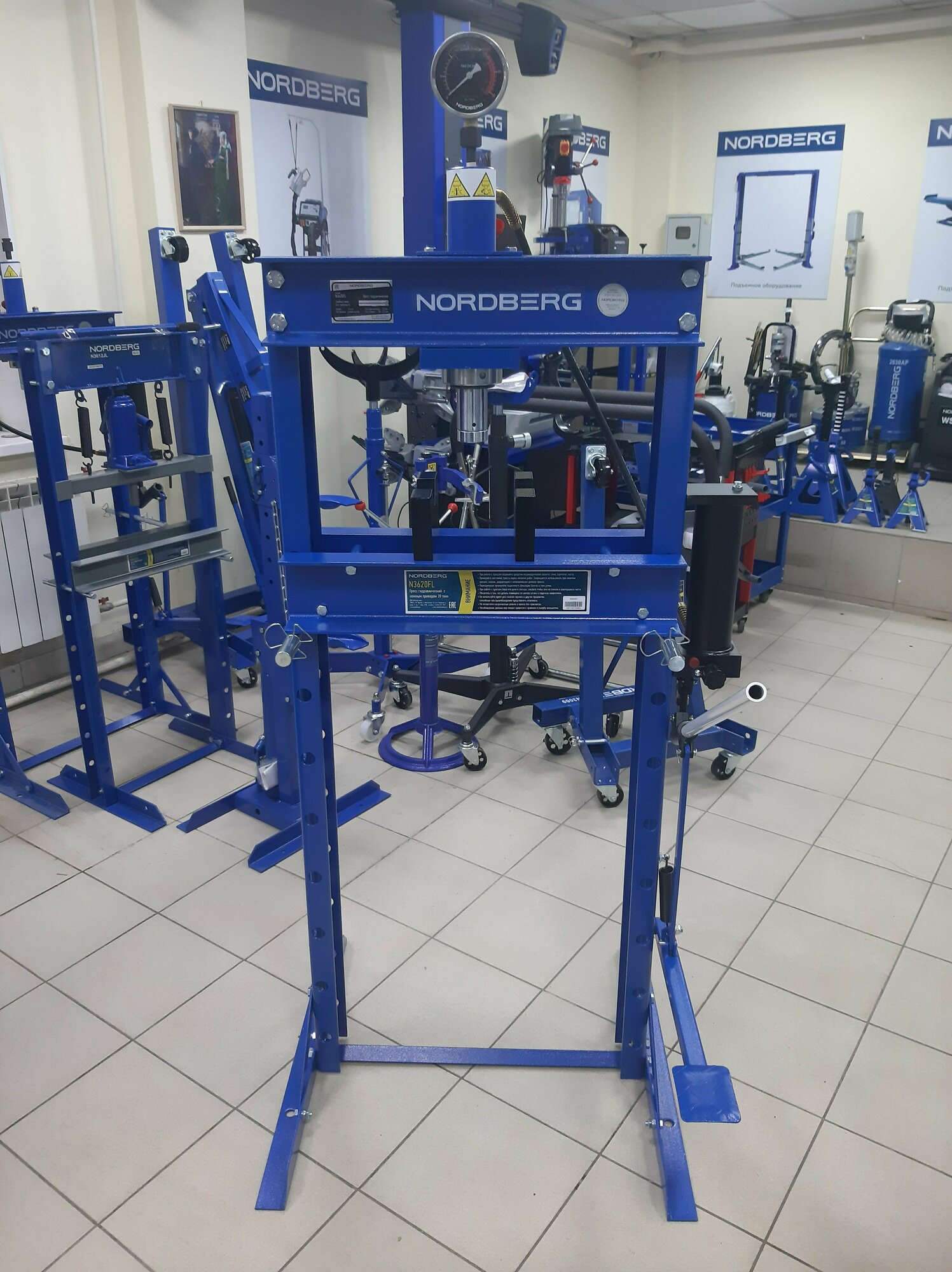 Пресс гидравлический для автосервиса с ножным и ручным приводом, усилие 20 тонн NORDBERG
