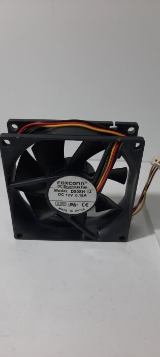Вентилятор 80x80x25 DC 12V 0.18A Foxconn D80SH-12 3 Pin