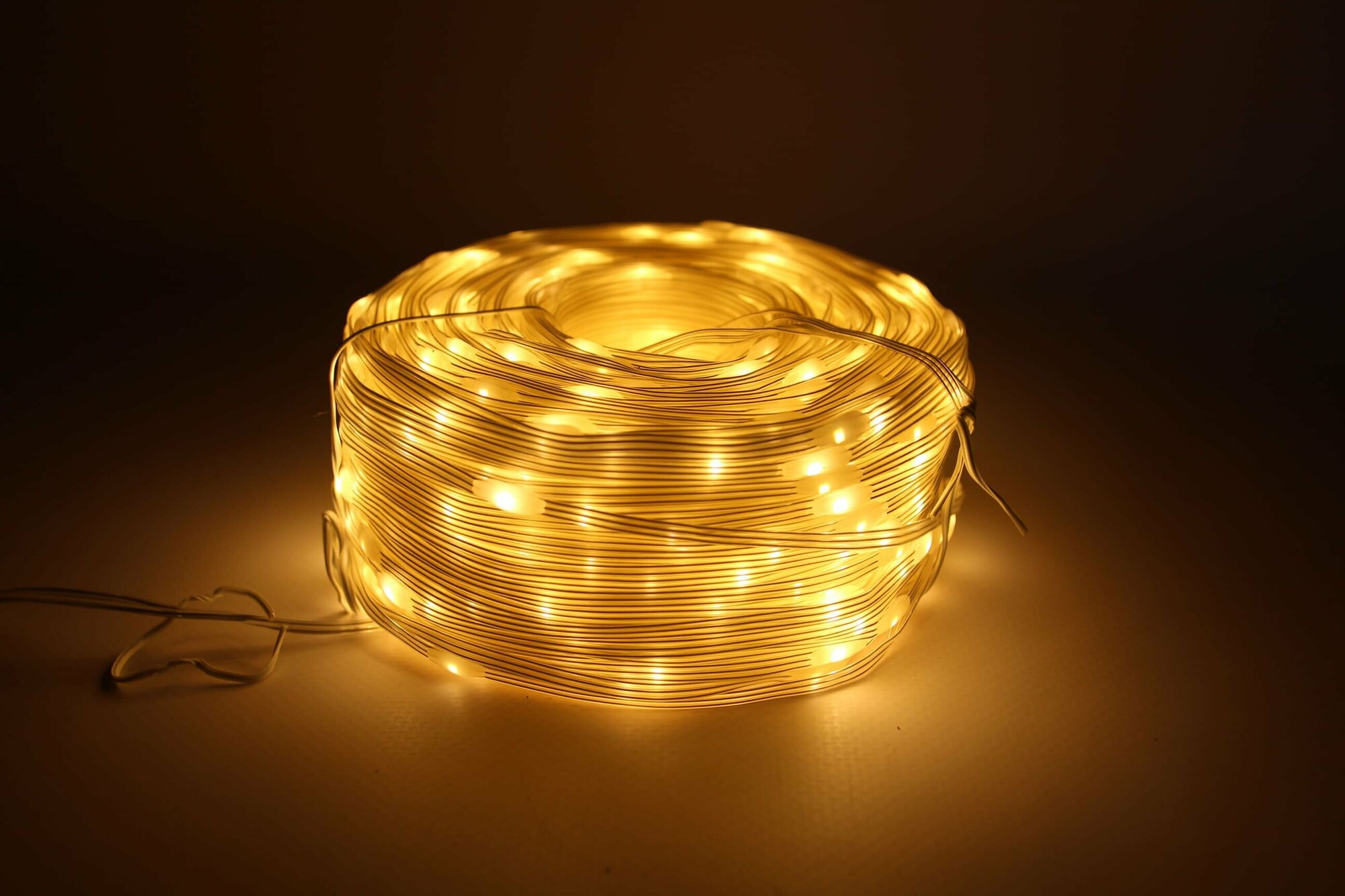 Новогодняя гирлянда уличная линейная, 560 LED, тёплая белая, прозрачный провод, "капли", 50 метров, 8 режимов