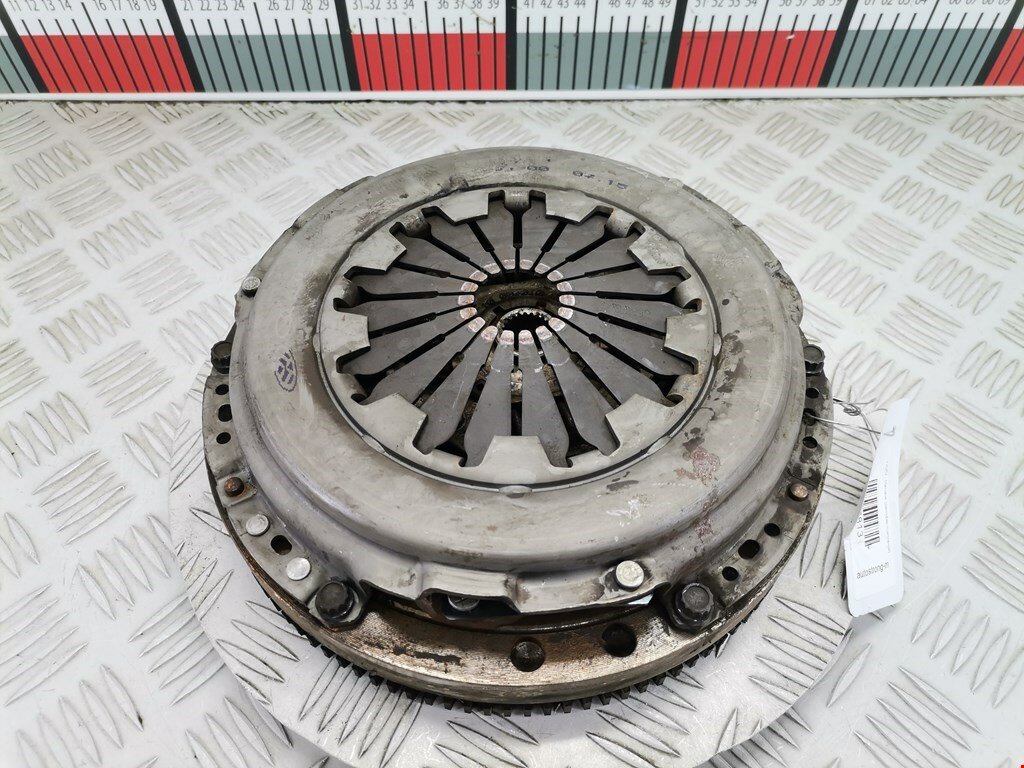Маховик (демпфер сцепления) Volkswagen Polo 3 032105269X арт. 2147813