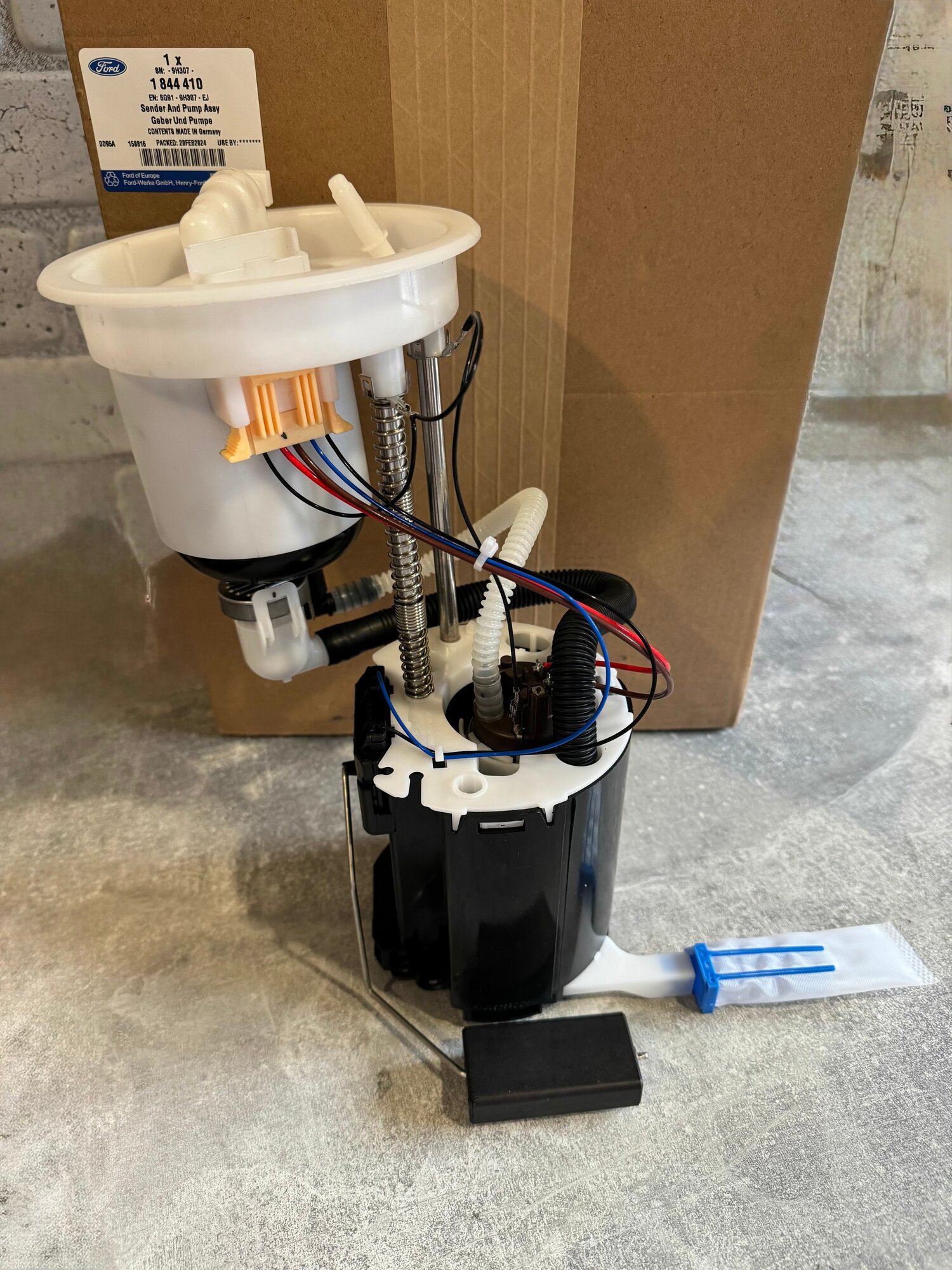 1844410 Оригинальный бензонасос в сборе Ford
