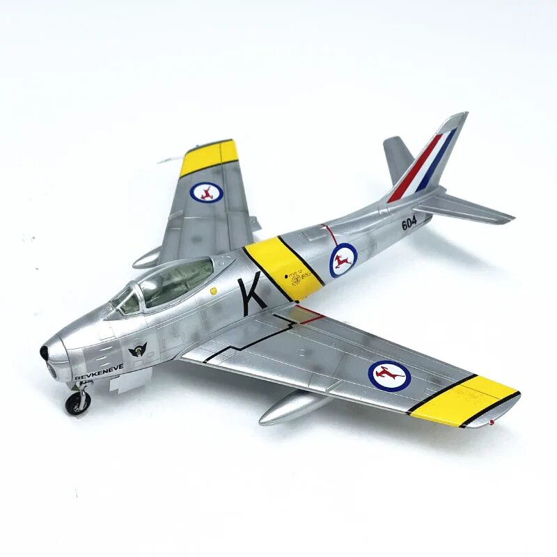 Модель самолета HYINUO F86 Sabre 1/72 пластик