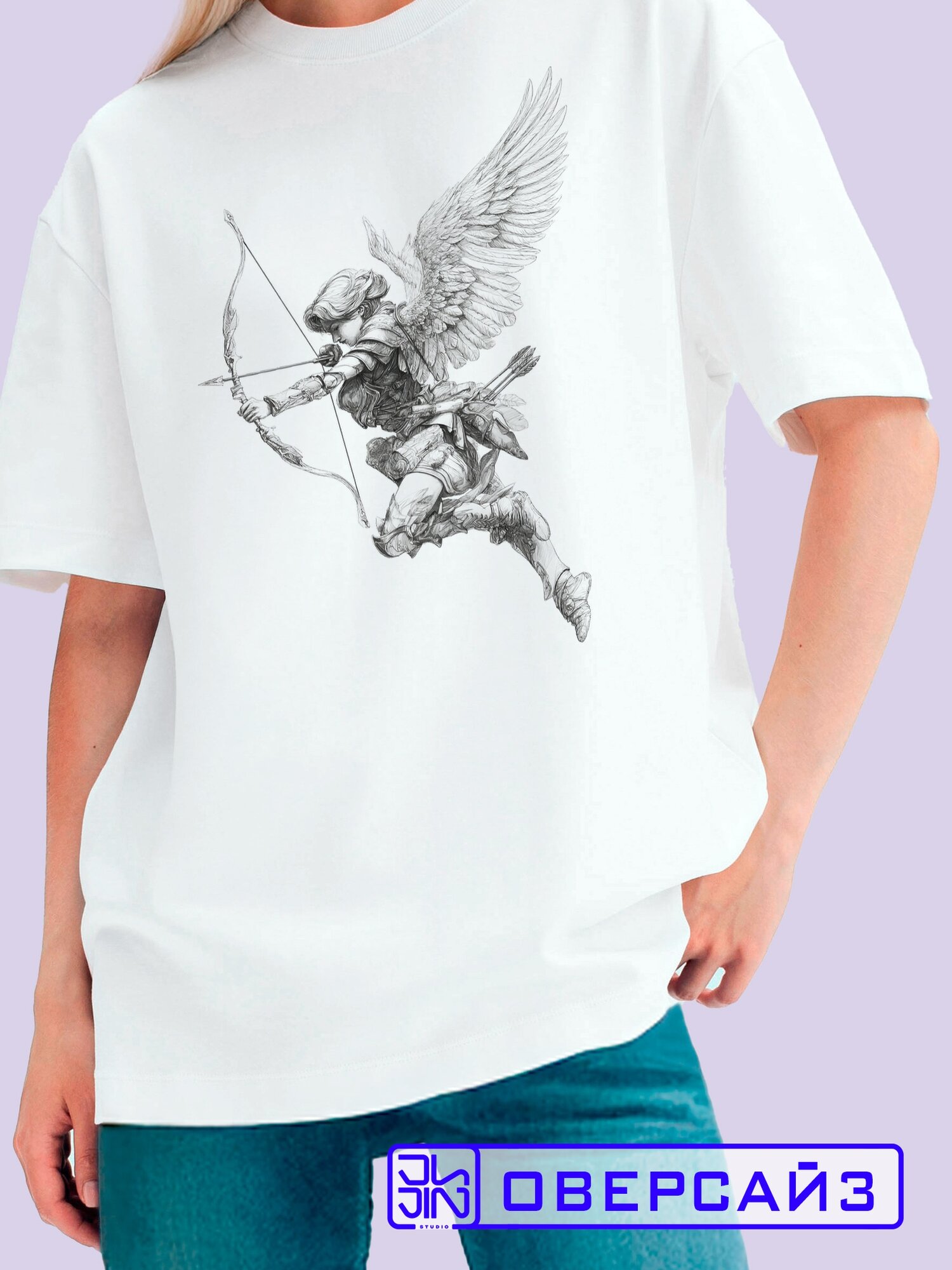 Футболка оверсайз женская с принтом Ангел с белыми крыльями и луком в черно белом стиле, изящный, оригинальный, белый хлопковый трикотаж с прикольным рисунком на груди