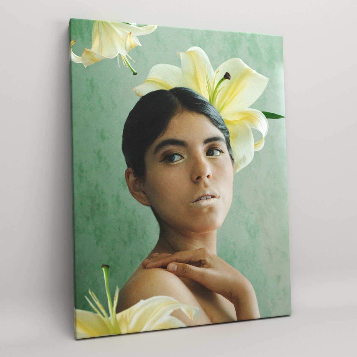 Картина на холсте (интерьерный постер) "Девушка с лилиями" с деревянным подрамником, размер 30х40 см