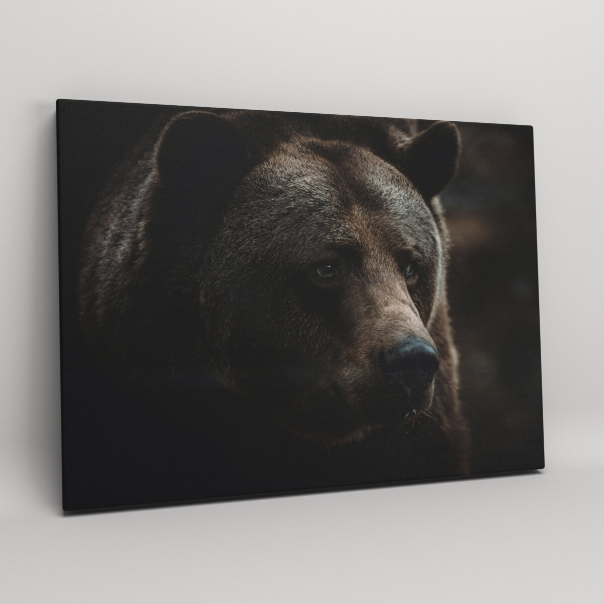 Картина на холсте (интерьерный постер) "Бурый медведь", с деревянным подрамником, размер 60x45 см