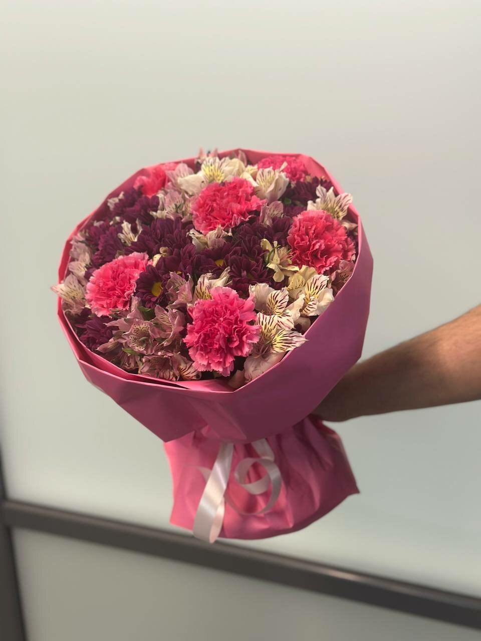 Букет wowflo "Тайный сад", альстромерия/хризантема/диантус, высота 40см, 15 цветков