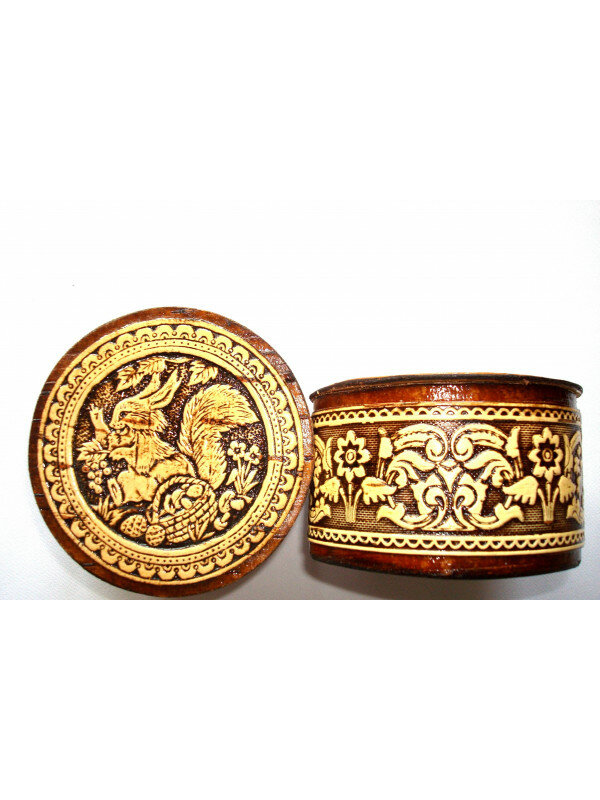 Шкатулка "Белка с лукошком" 9*9*5,5 см. Береста