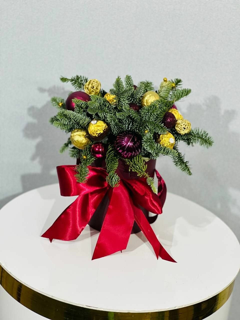 Новогодняя композиция из елки, нобилис, новогодний декор, лапник