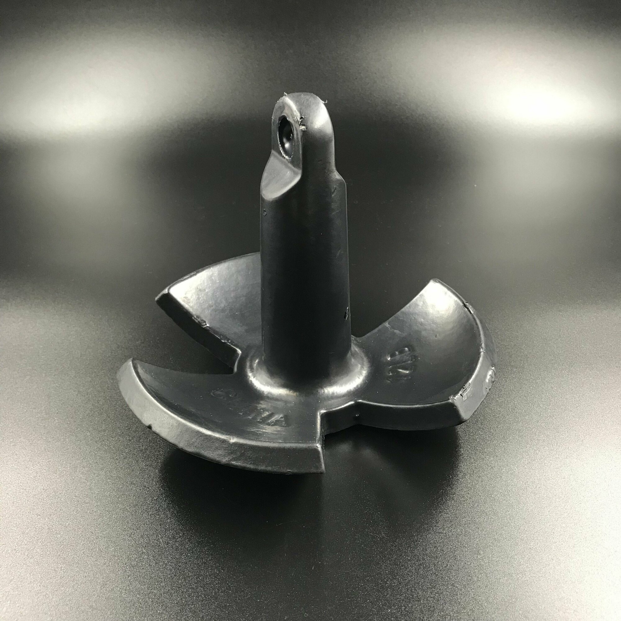 Якорь речной 3-х лепестковый (черный) с ПВХ покрытием 5.4кг