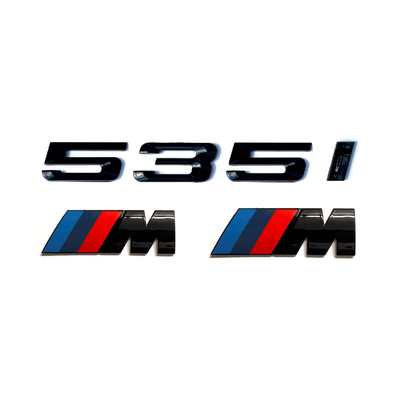 Комплект: шильдик на багажник 535 i для BMW 5 ой серии + 2 эмблемы на крыло M-performance черный мат