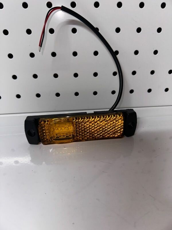 Фонарь габаритный светодиодный жёлтый MAN/DAF/RENAULT/IVECO/KAMAZ (МАН ДАФ рено ивеко КАМАЗ)