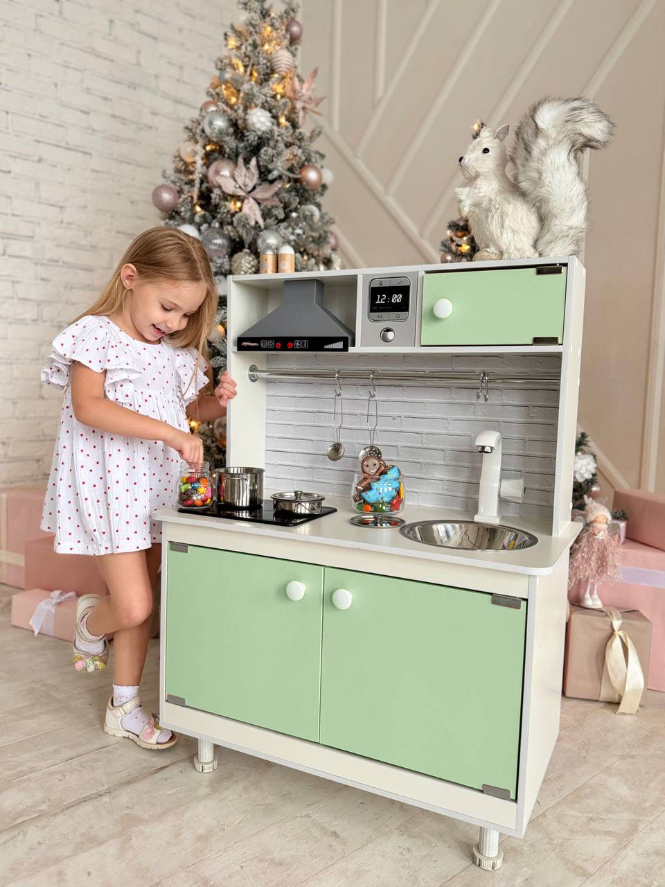 Детская кухня SITSTEP с вытяжкой, интерактивной плитой (со звуком и светом), фисташковые фасады