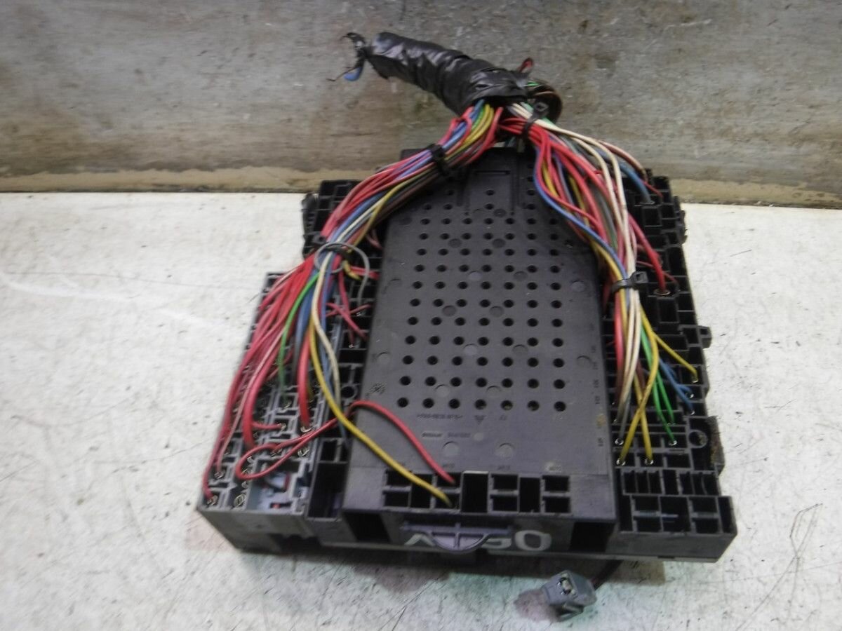 Блок предохранителей Volvo XC90 I (2002—2006) 0823697