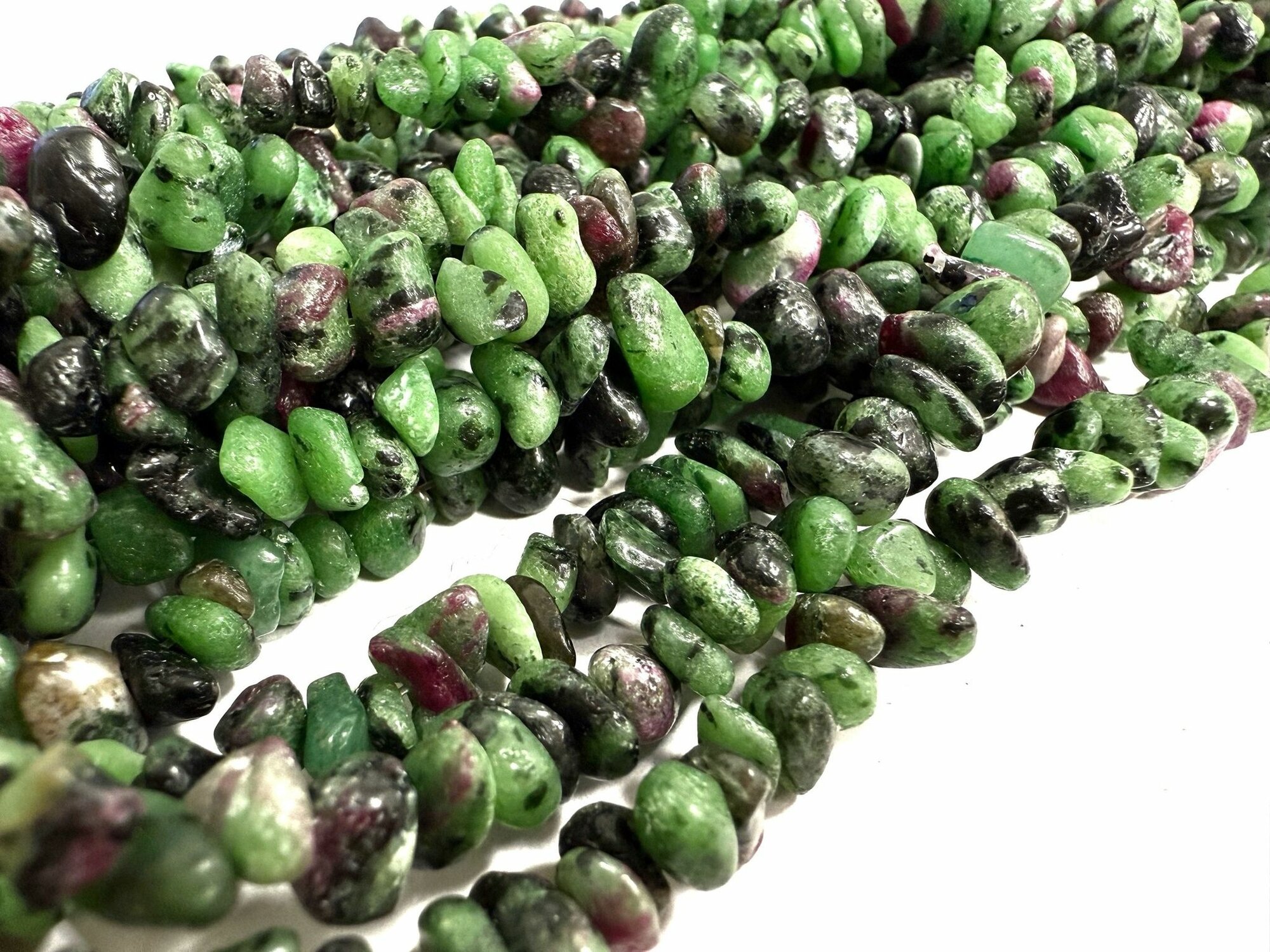 Бусины цоизит крошка произвольная форма 4 - 10 мм (нить 78 см), Suntrim