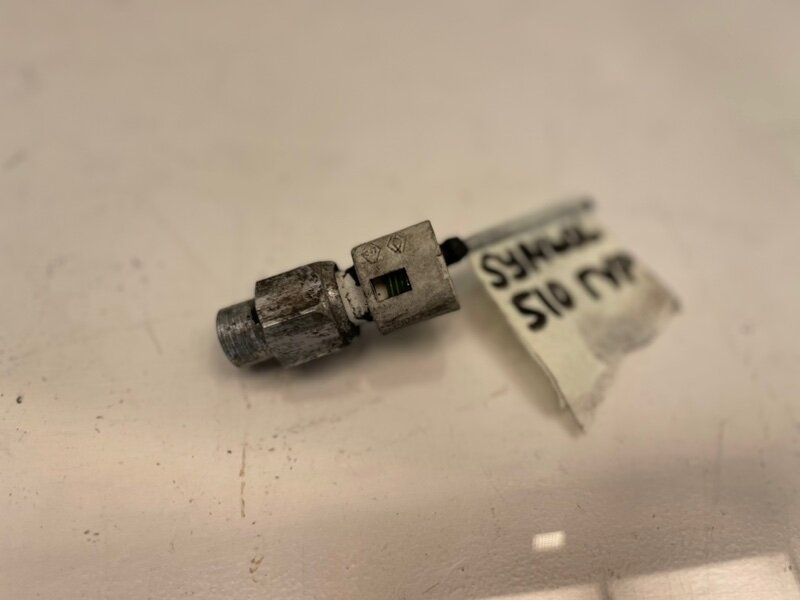 Б/У датчик давления масла гур Renault Symbol 2007 LB K4J713 46556 RENAULT арт. 497610324R