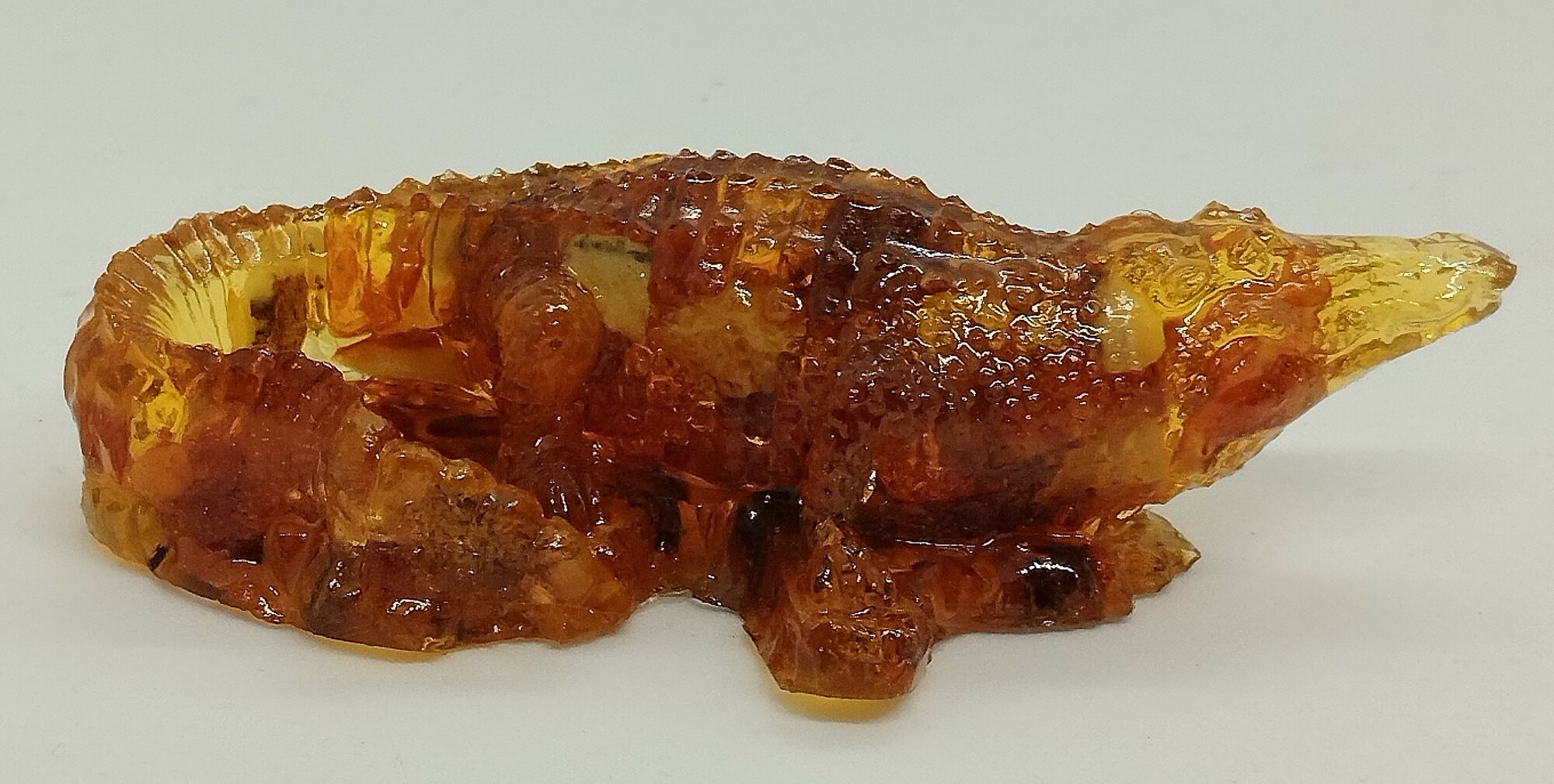 Янтарная фигурка Крокодил, 33 г