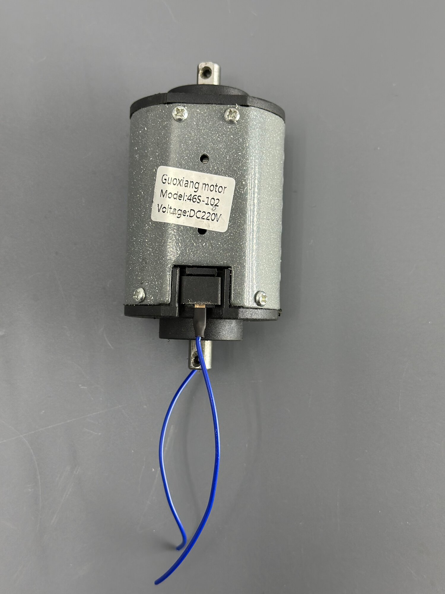 Двигатель 46S-102 220V вал с отверстиями с обеих сторон/ Электродвигатель 46S-102 220V бля мелкой техники