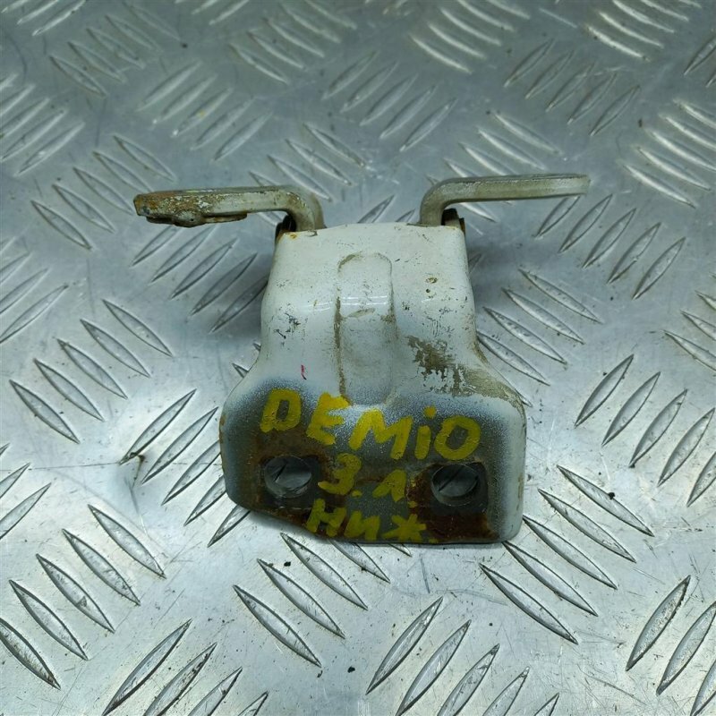 Б/У Петля двери задней левой нижняя Mazda Demio 1 DW3W / Мазда Демио 1 DW3W 1999