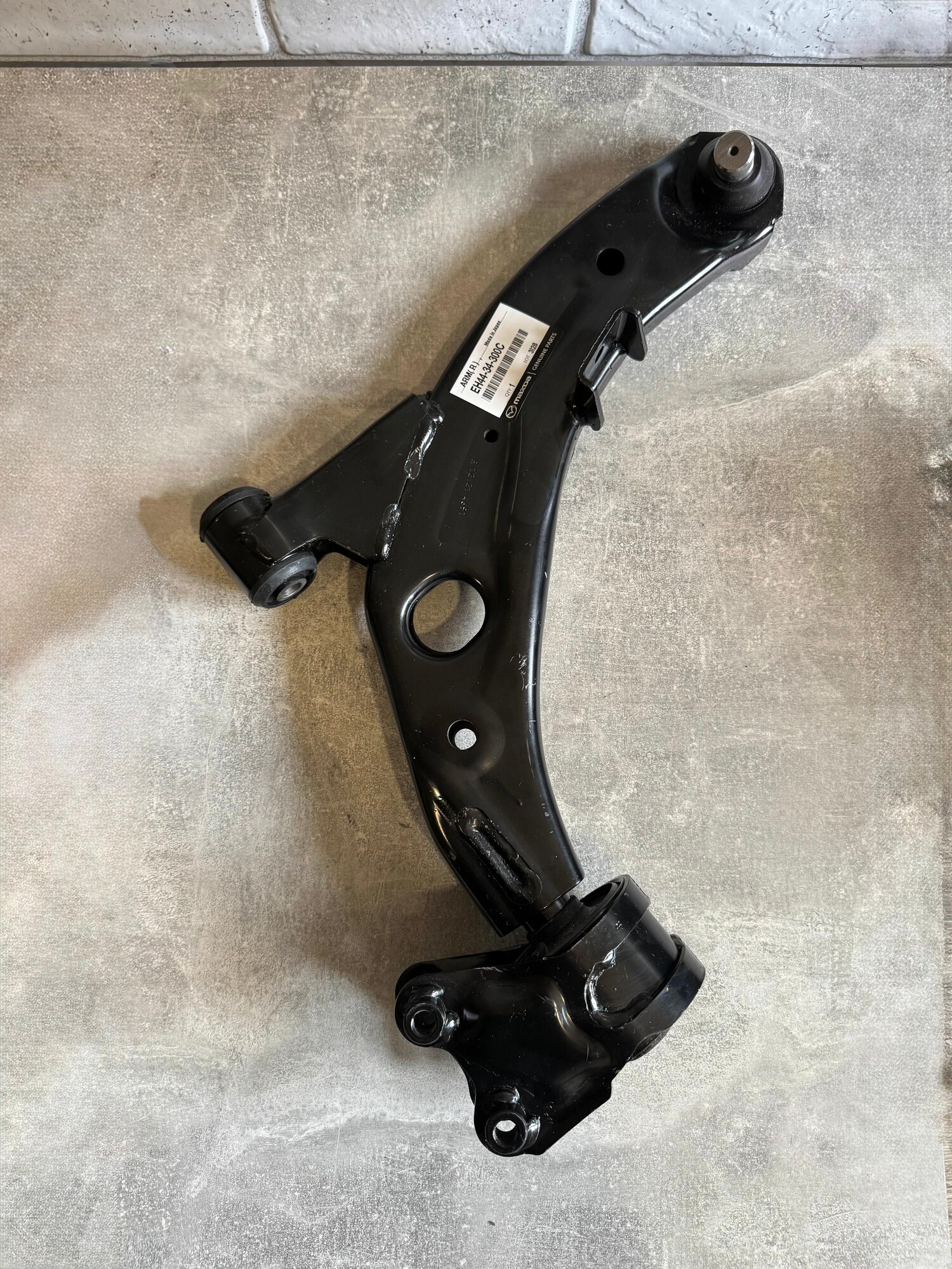 EH4434300C Оригинальный рычаг подвески Mazda