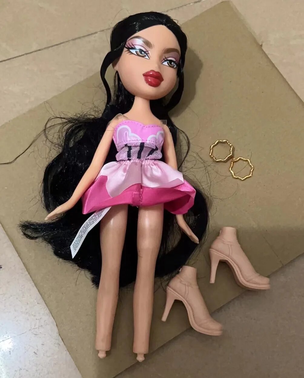 Bratz кукла Rainbow High Jade Cloe Yasmin H-Scratch Stain