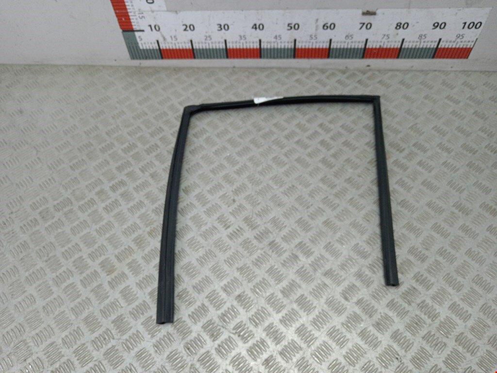 Уплотнитель стекла двери BMW X5 (E53) 5172702558 арт. 2267700